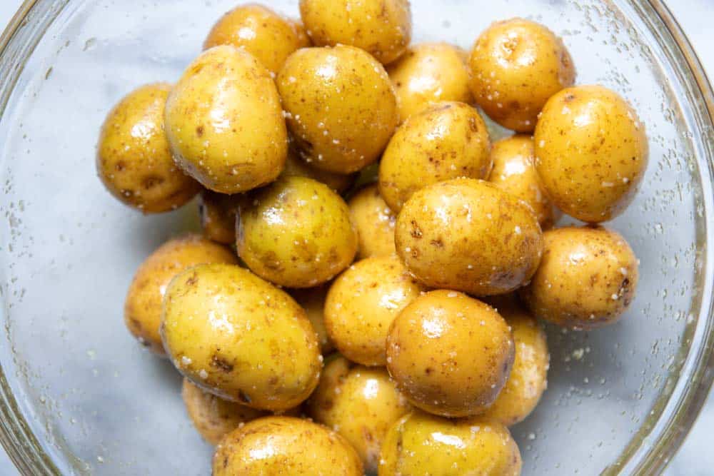 A Delicious Appetizer Recipe For Bite-Sized Potato Skins - This Mess is ...